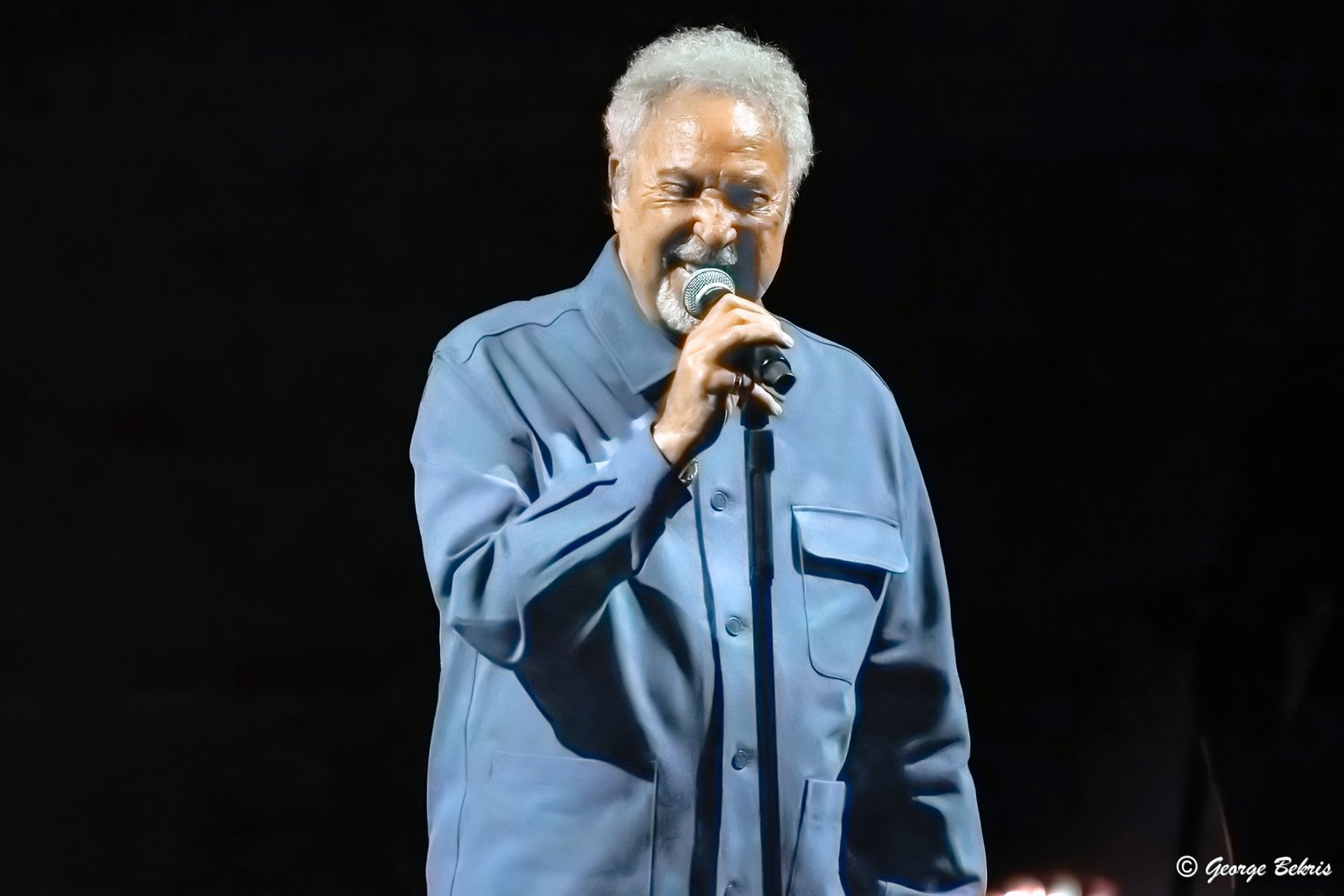 Tom Jones Gives a Stellar Performance at Foxwoods on 2025 Defy ...